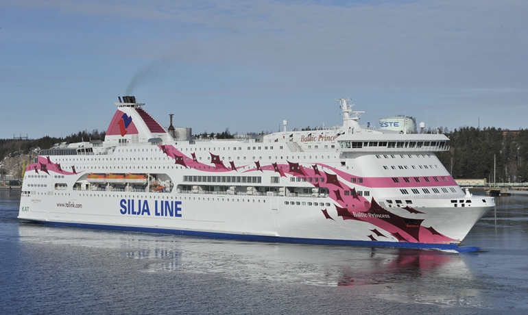 BALTIC PRINCESS operates from Turku to Stockholm in the summer season ...
