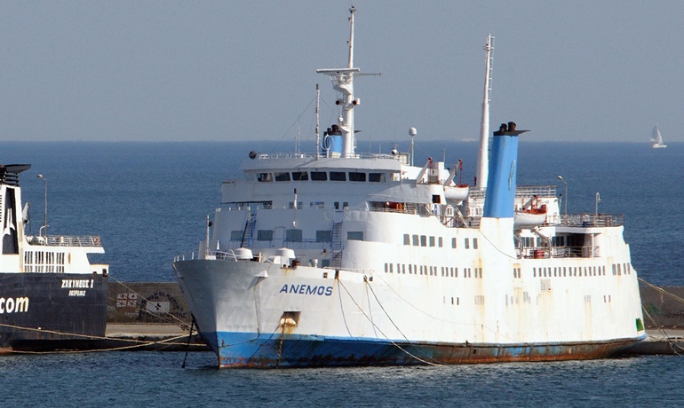ANEMOS on her way to the breakers | Shippax