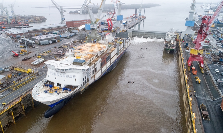 Molslinjen s HAMMERSHUS Takes To The Water Shippax