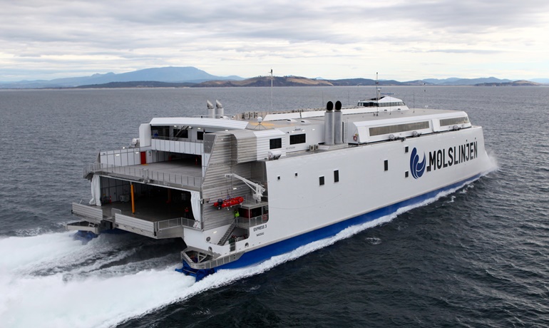 Molslinjen’s new fast ferry EXPRESS 3 on its way from Tasmania to ...