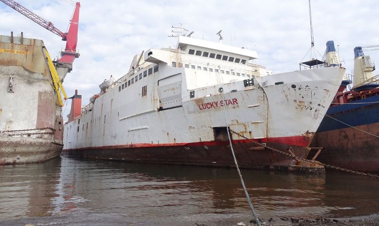 News in pictures: bad luck for LUCKY STAR | Shippax